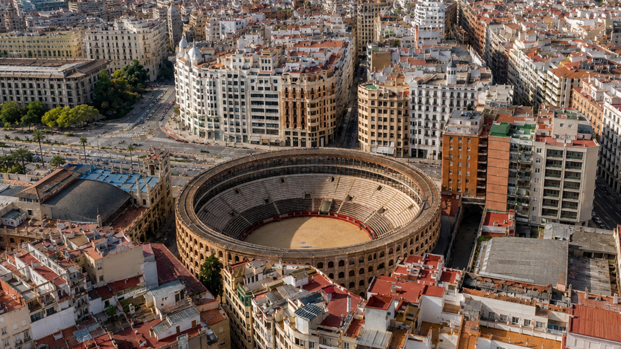 Vista aérea de la plaza de toros de Valencia en el centro de la ciudad