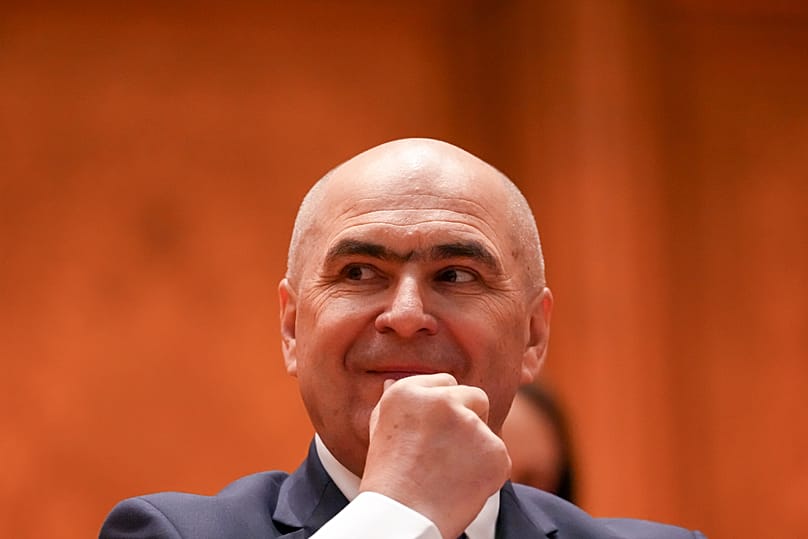 Romania's pro-EU coalition collapses after prime minister fails no ...
