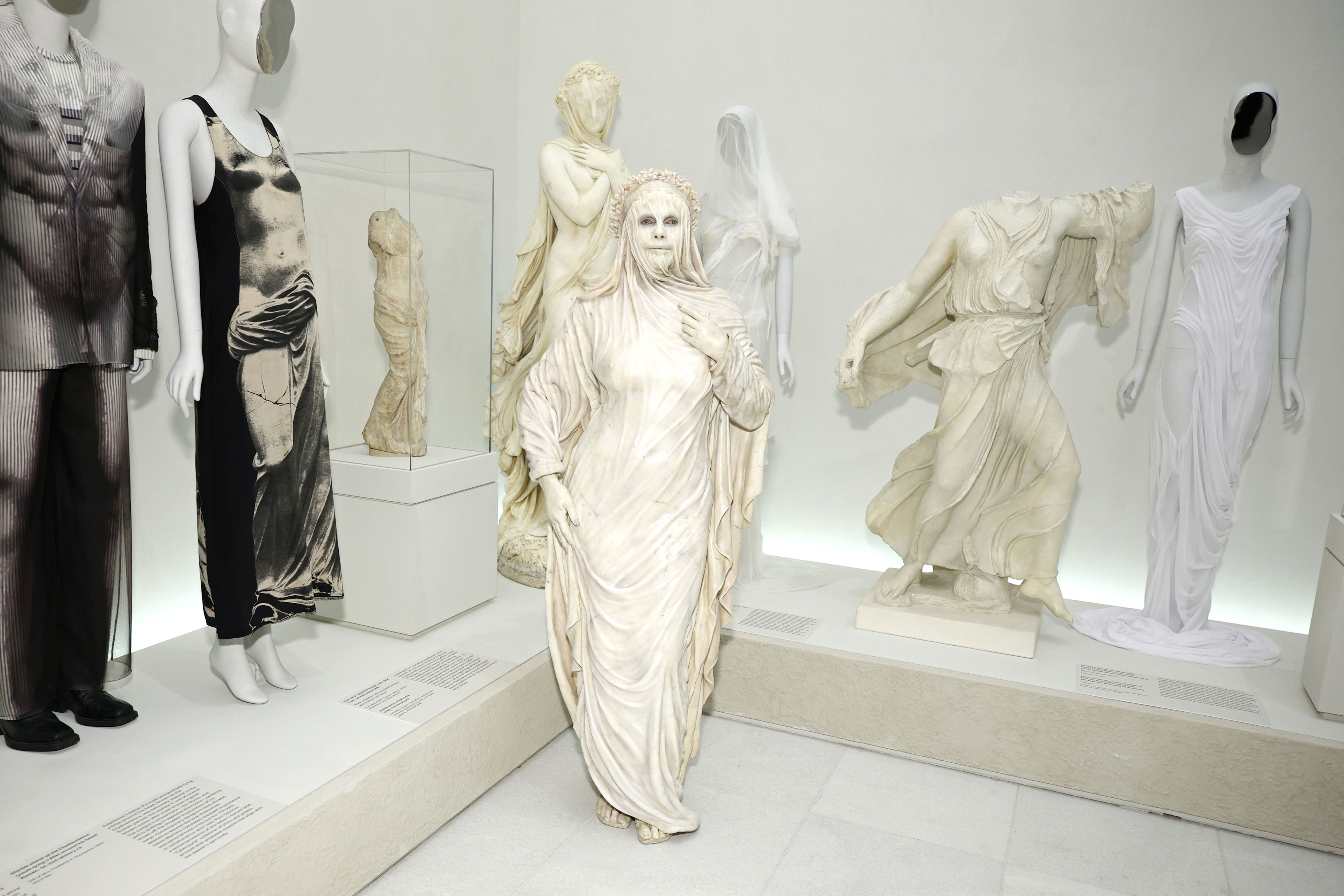 Heidi Klum details how Met Gala 2026 statue illusion came to be ...