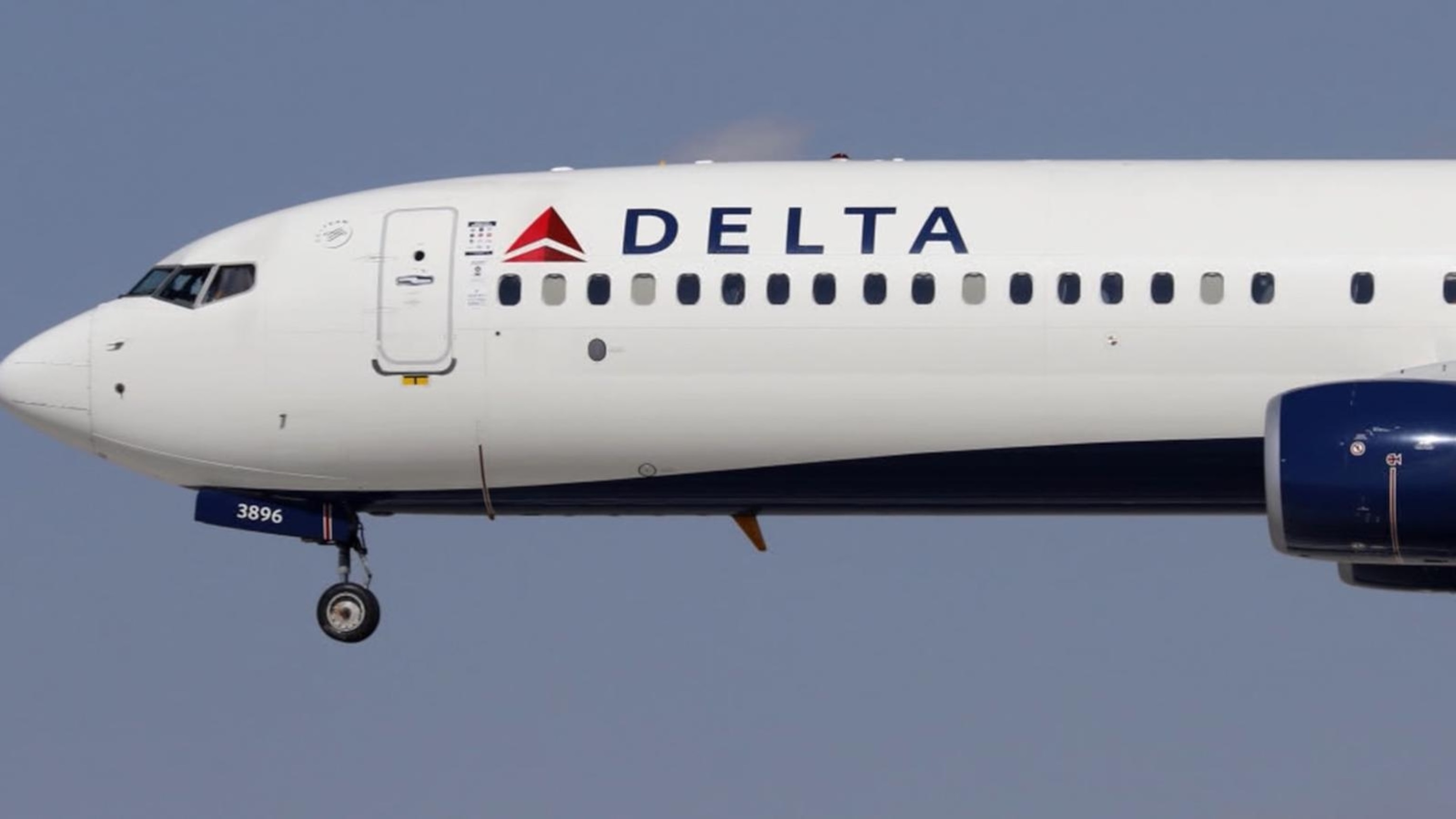Delta cutting complimentary snacks and drinks
