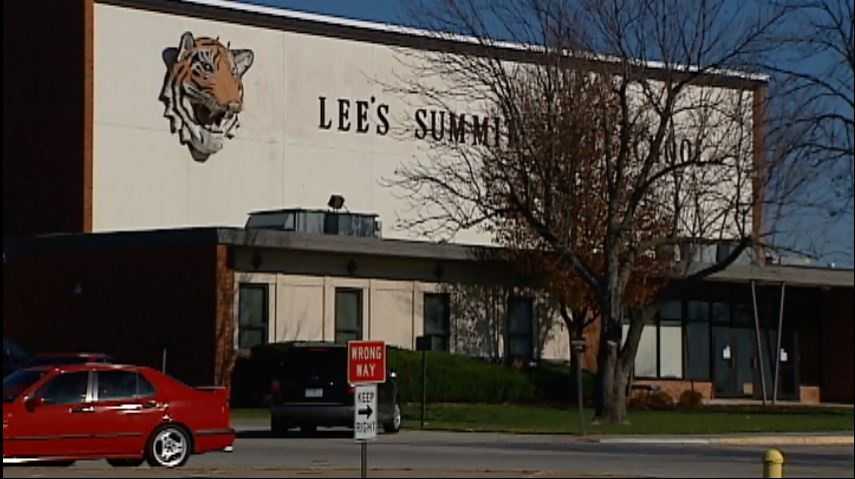 Lee's Summit High School lockdown lifted, police say threat not credible