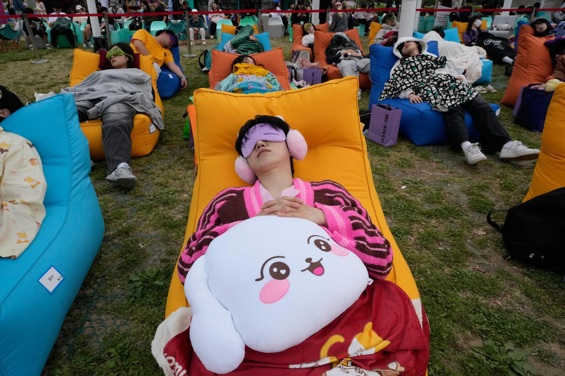 Südkoreaner stellen sich dem Power-Nap-Wettbewerb