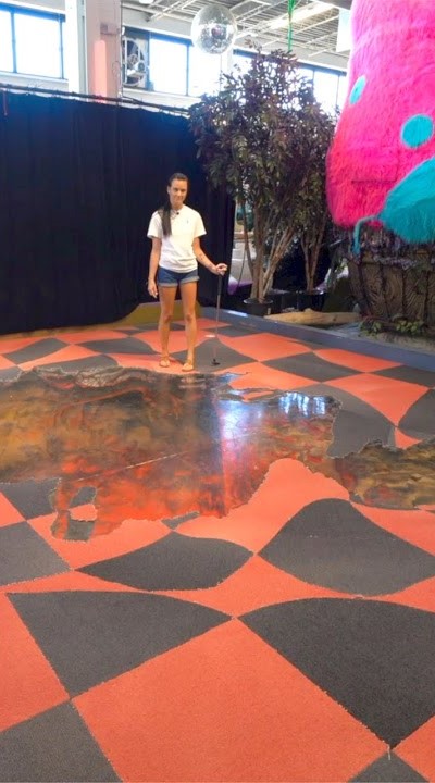 Crazy optical illusion mini golf hole!