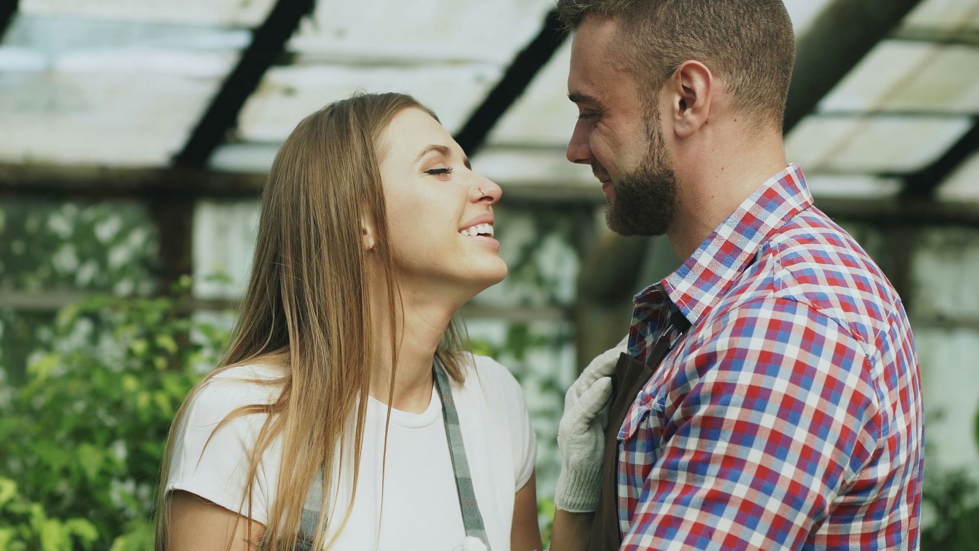 20 little things women do that show men they're high-maintenance