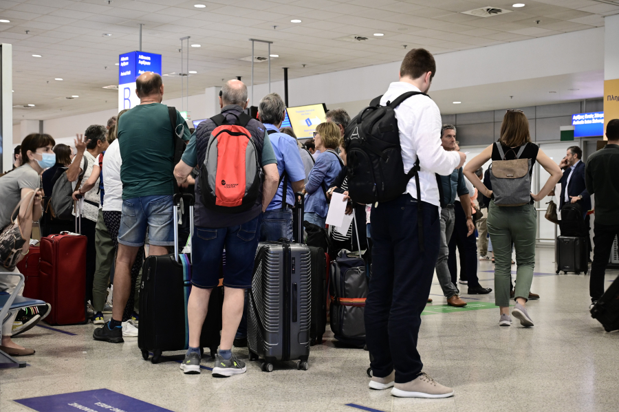 Νέες ταυτότητες: Τέλος χρόνου για τα ταξίδια με παλιές - Τι αλλάζει από ...