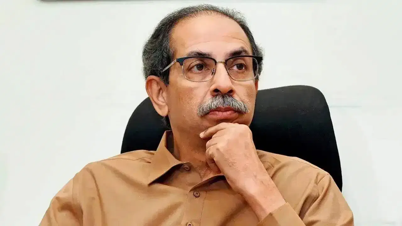 मोठी बातमी! सामूहिक राजीनाम्यांनी ठाकरे गटात खळबळ, 82 पदाधिकाऱ्यांनी ...