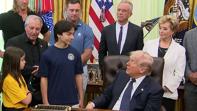 Trump pauses press conference to ask small child if they could beat him ...