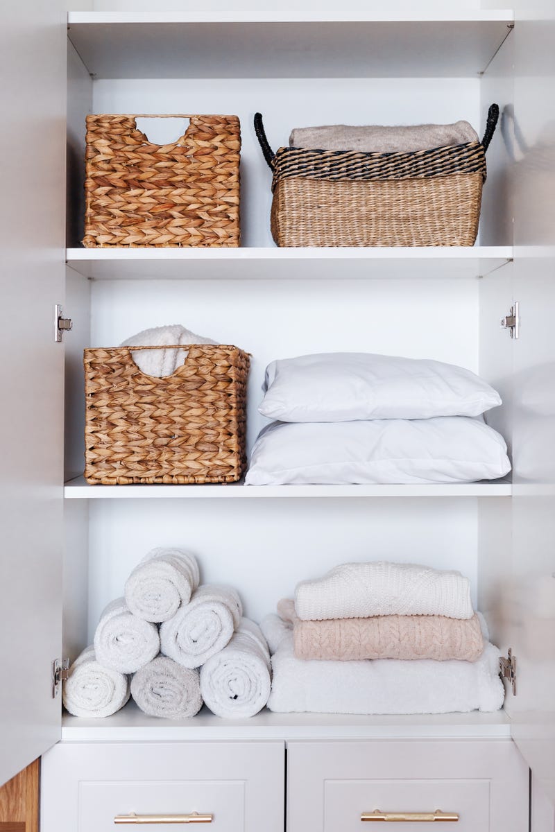 15 smart linen closet organization ideas you'll wish you tried sooner