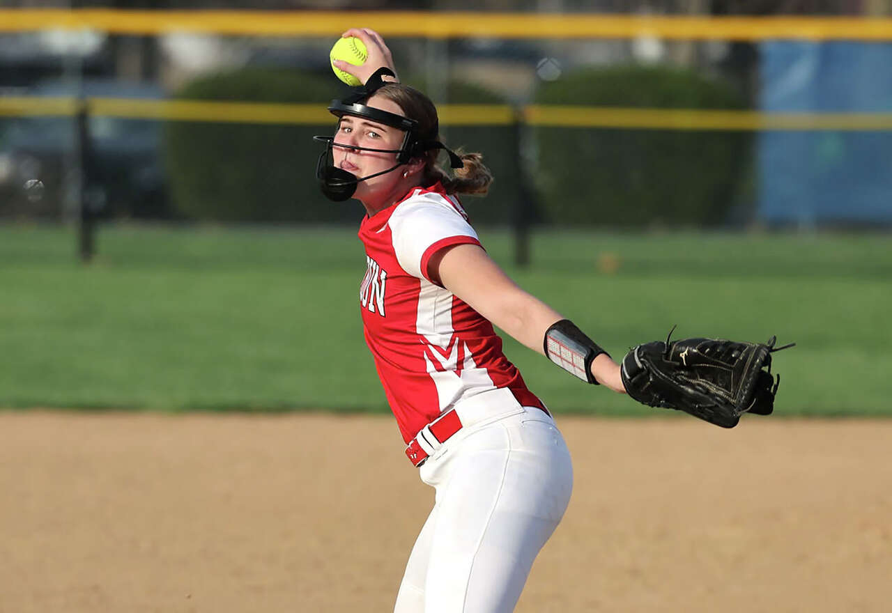 Monday softball: Calhoun stays hot; Jersey falls in MVC