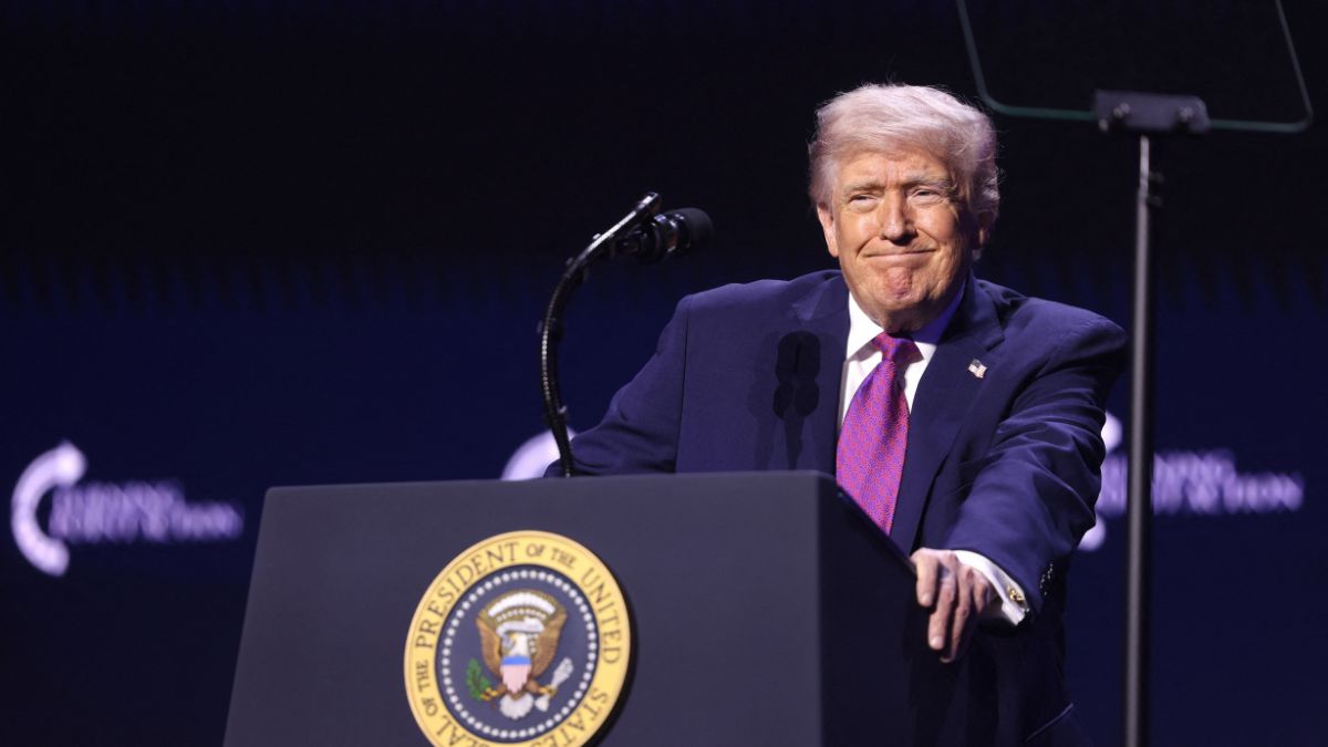 'Hopeless' Trump slammed for 'silly war' with Iran