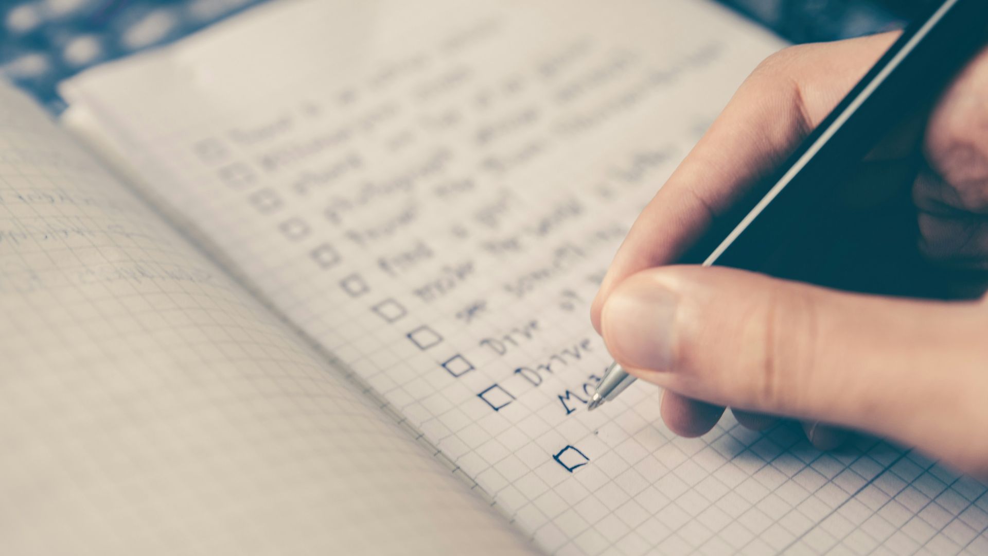 10 signs you’re behind in life & 10 signs that you’re right on track