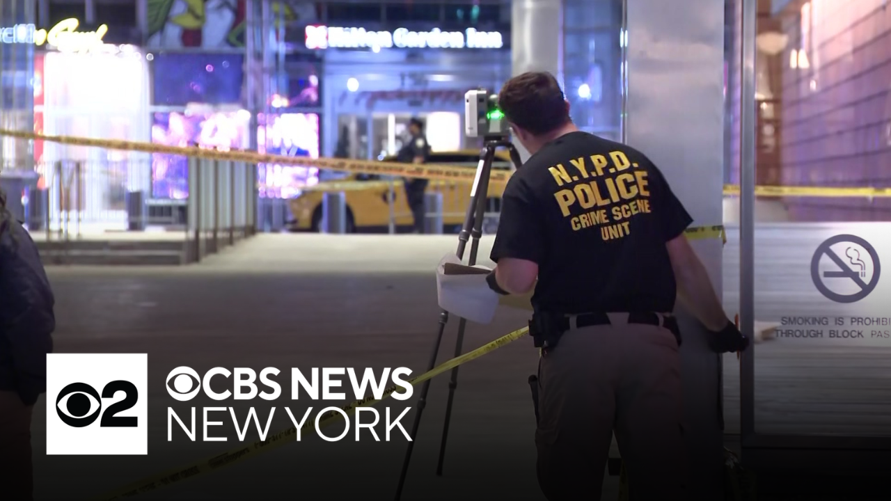NYPD looking for suspects in deadly Times Square stabbing