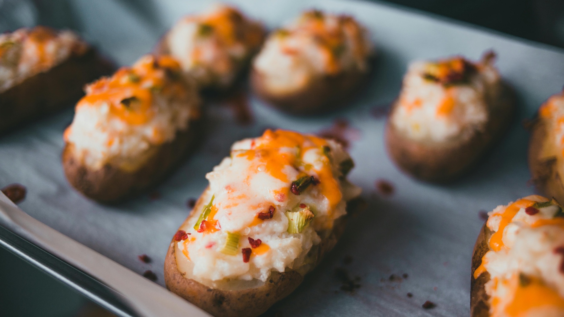 20 bland dishes that taste way better with cheese