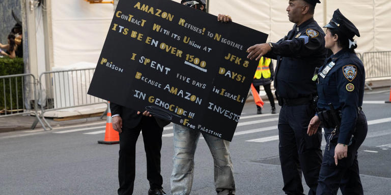 Police arrest Amazon labor leader Chris Smalls outside Met Gala