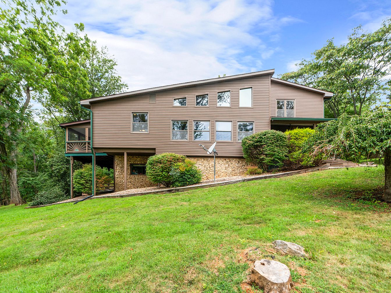 1980 country lodge in Fairfield, Virginia, with barn wood features, a ...