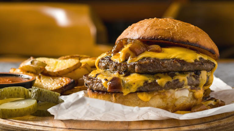 The old-school burger chain built by NFL stars that disappeared in the '80s