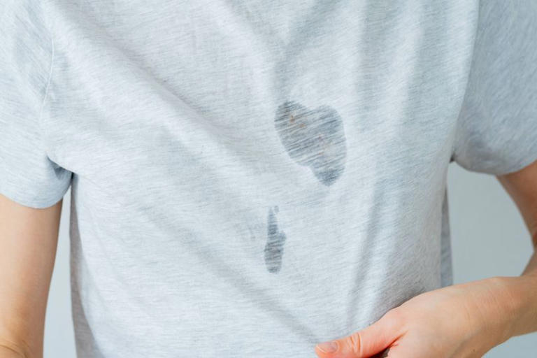 Get rid of tough oil stains from clothes in just 15 minutes with 2 ...