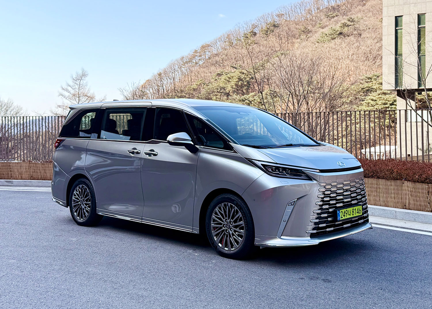 $142,000 Lexus LM 500h forcing flagship sedans into retirement