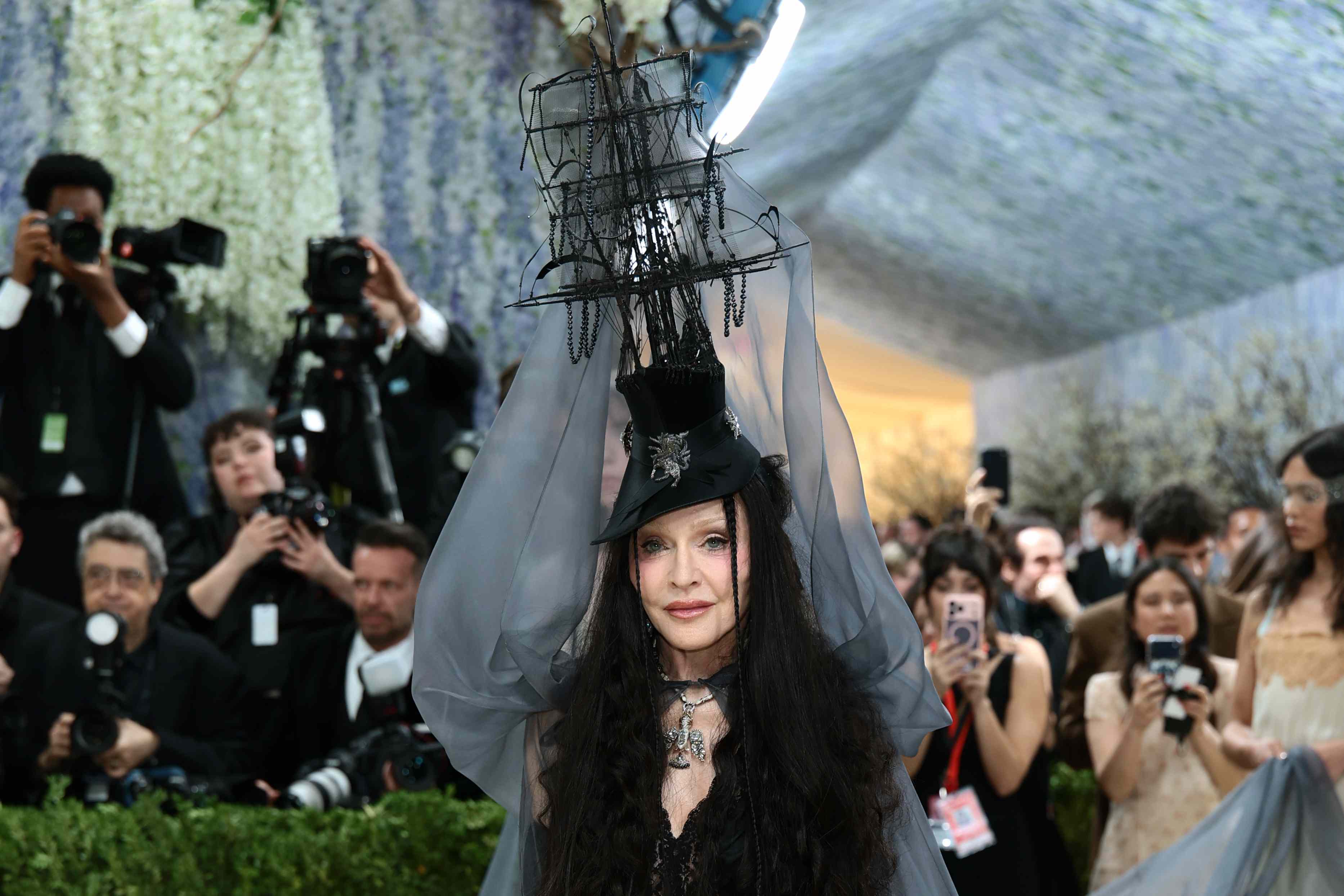 Madonna pulls off an epic hair transformation hours after debuting dark ...