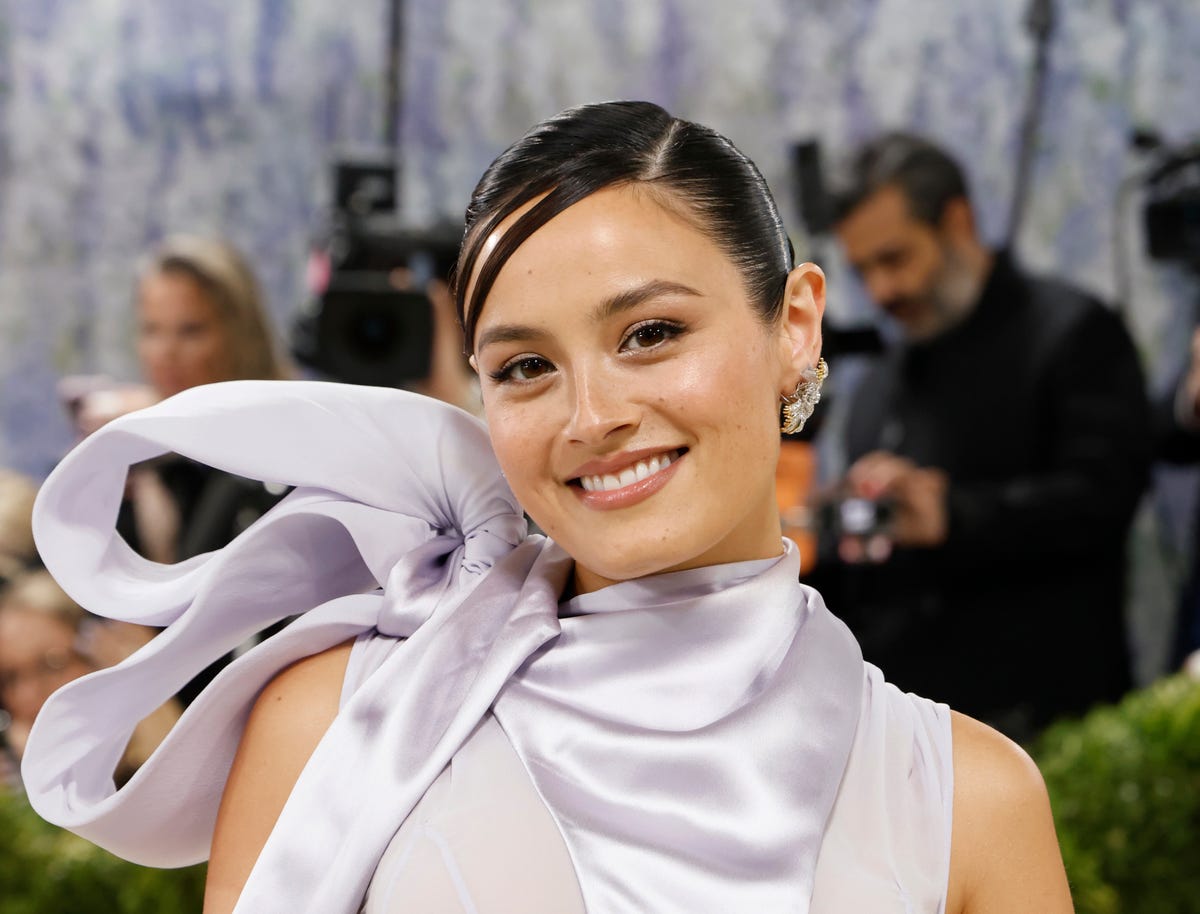 Chase Sui Wonders skipped heavy glam and let this one detail carry her ...