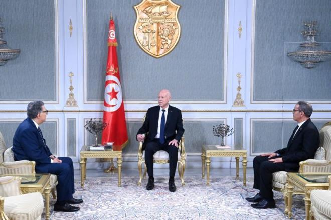 State management not driven by social media platforms (head of state)