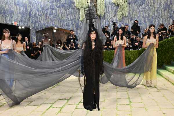 Madonna, Kylie Jenner... veja looks do Met Gala que fizeram referência ...