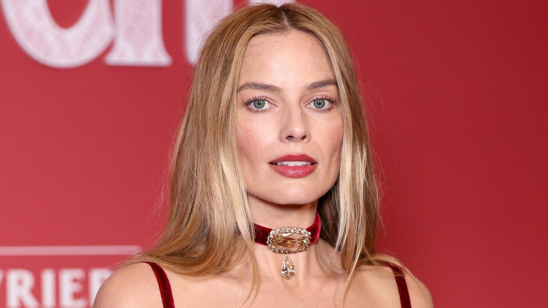 Margot Robbie is a fresh-faced beauty going makeup free