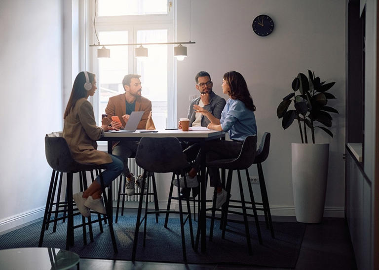 Is it better to hire a digital marketing agency or a freelancer?