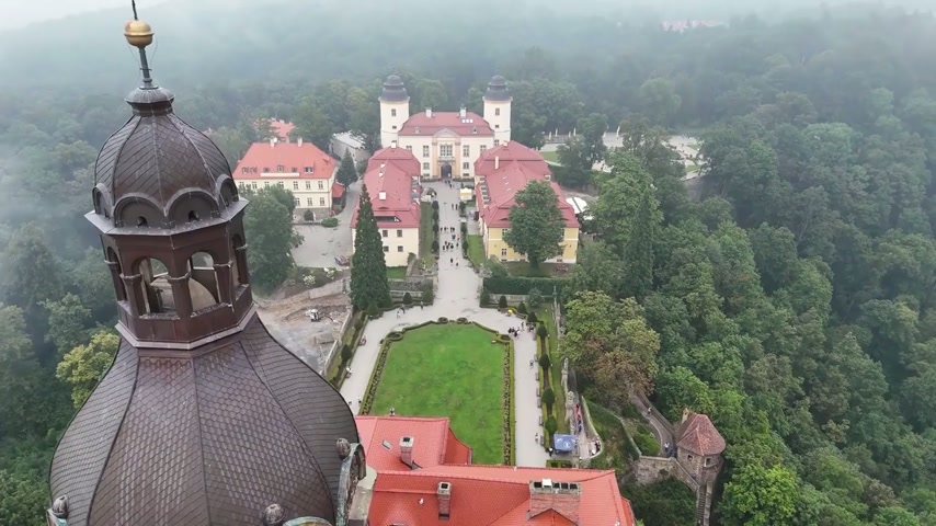 Książ Castle, Poland: Drone discovers wooded river valley