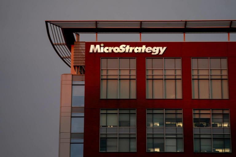 MicroStrategy CFO sells company shares amid stock plunge