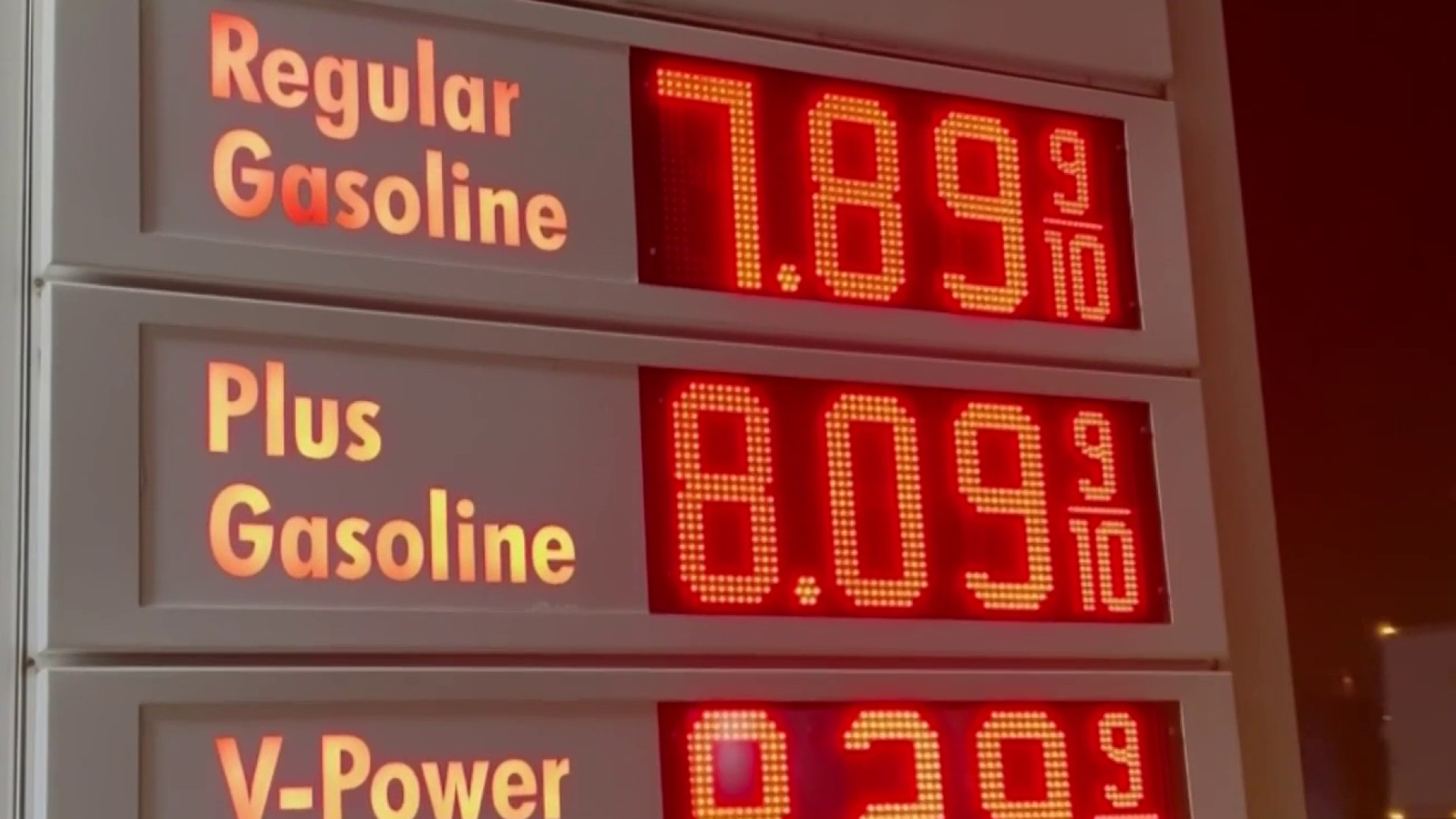 Precio del galón de gasolina en casi $8 en el área de la bahía