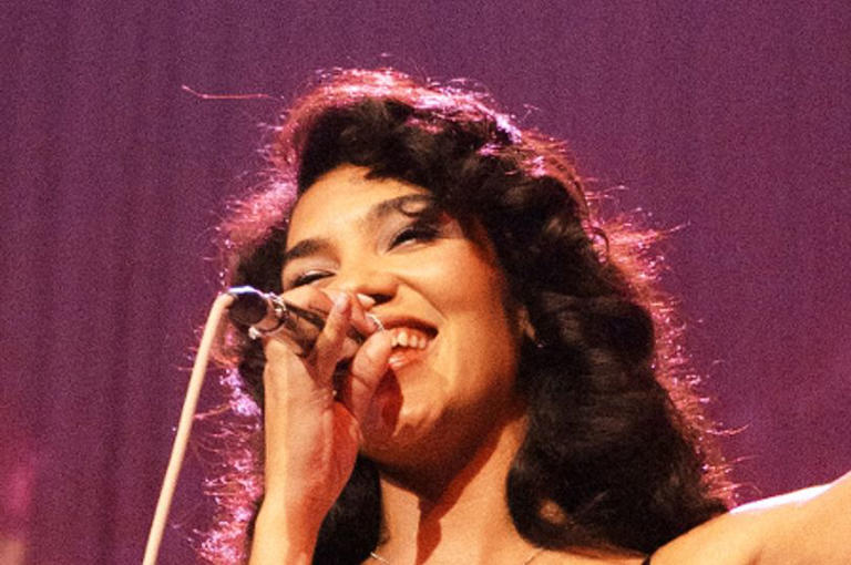 Olivia Dean dazzles at The O2 with flawless vocals and heartfelt ...