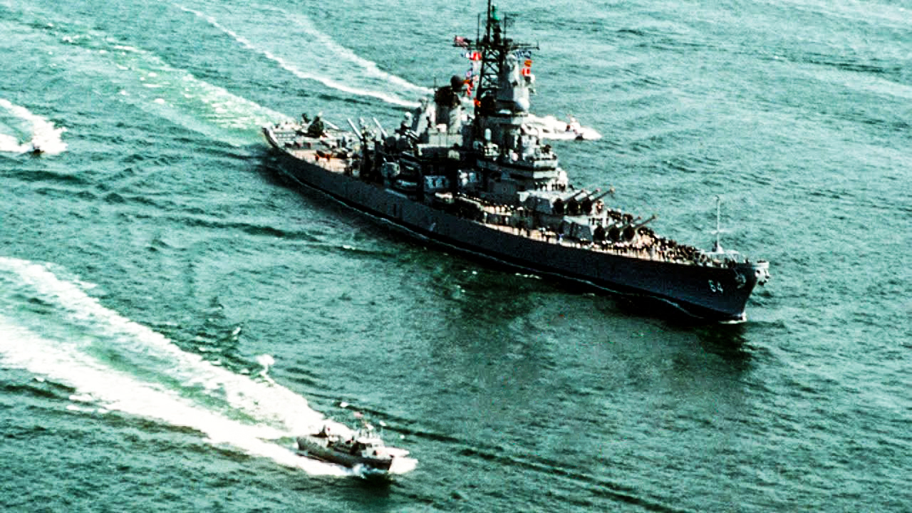 When North Korea hit USS Wisconsin and the battleship erased the gun ...