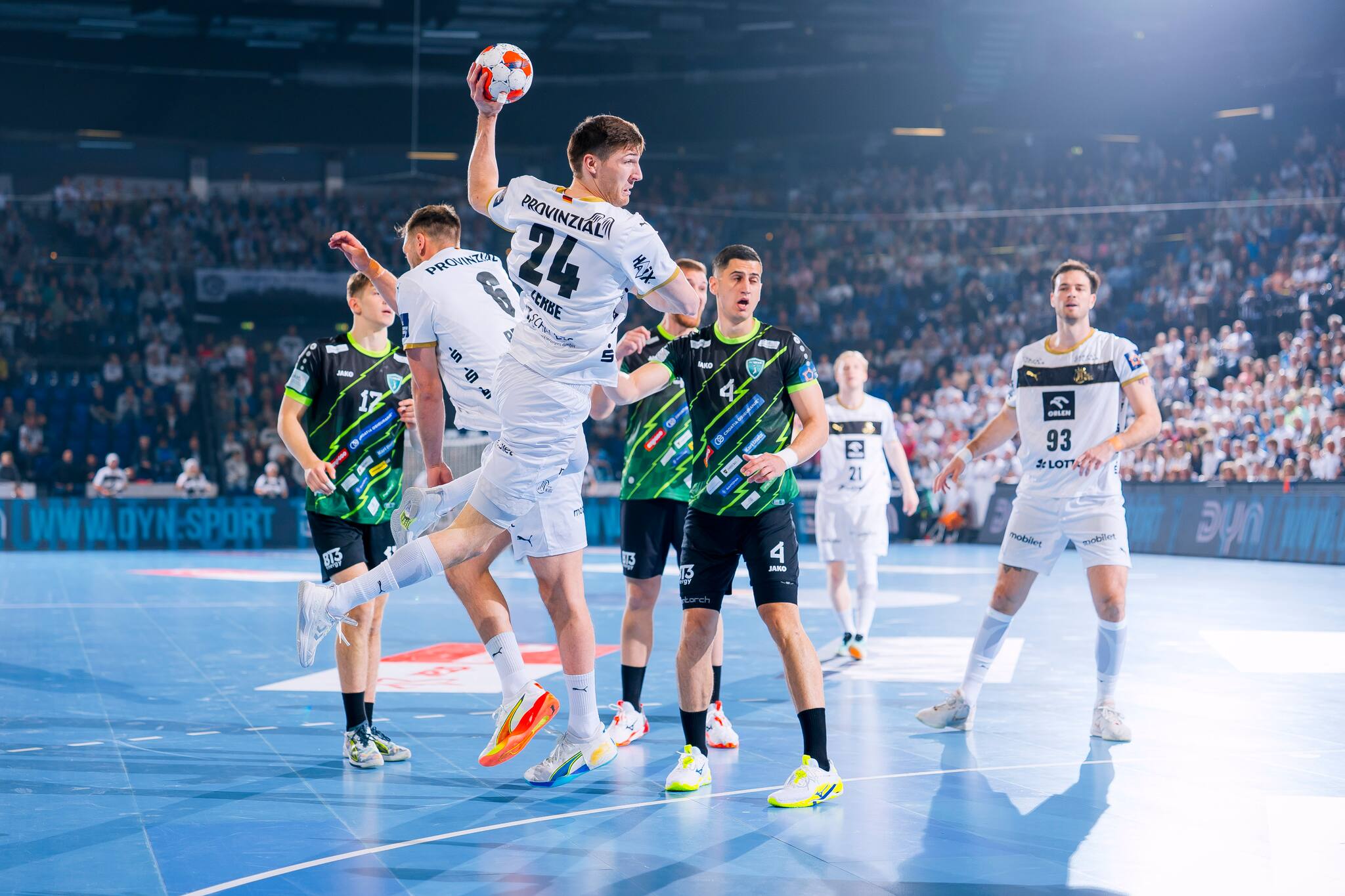 Entscheidung im Siebenmeterwerfen: THW Kiel steht nach Krimi gegen RK ...