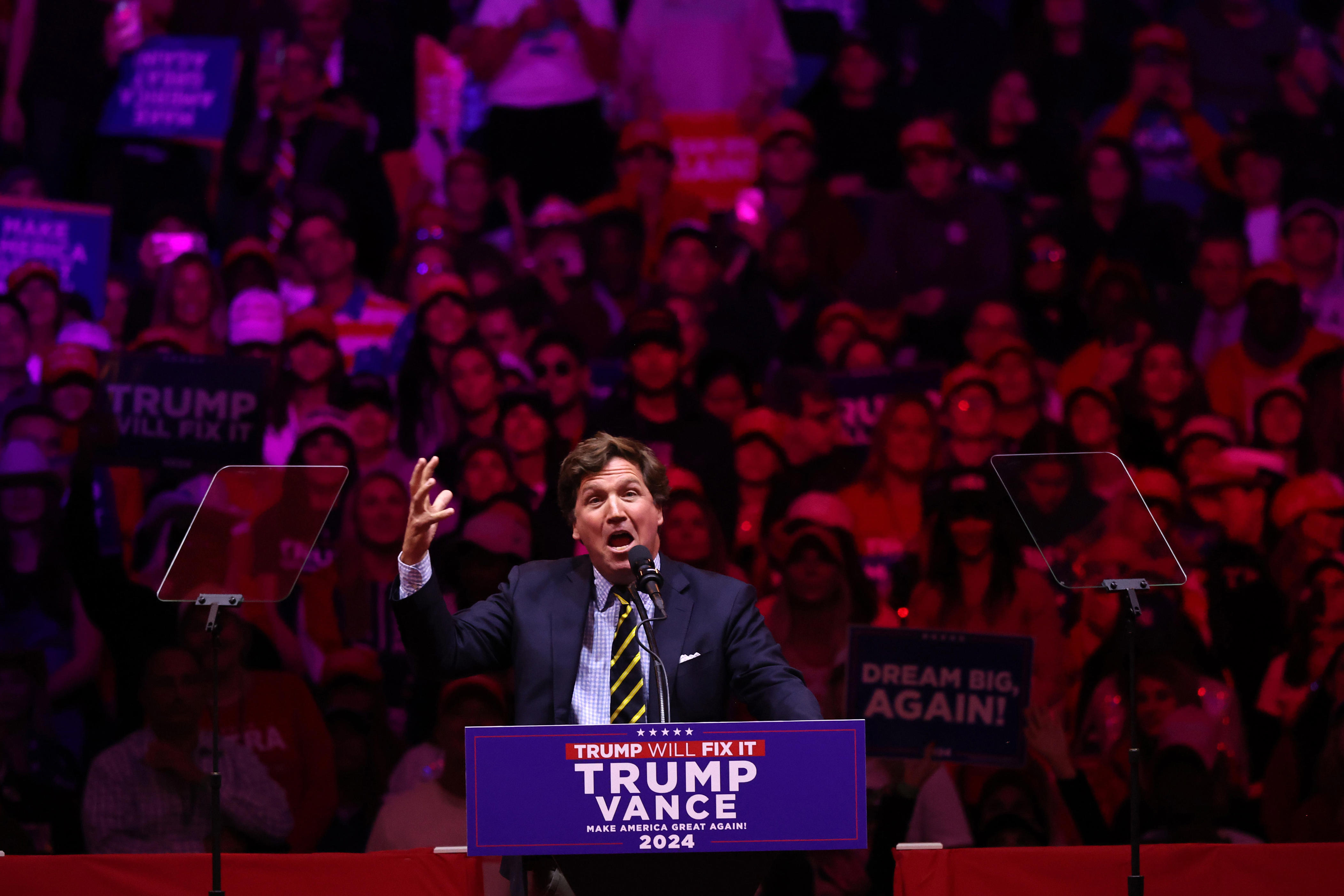 Tucker Carlson compares Ted Cruz to extremist, feud escalates