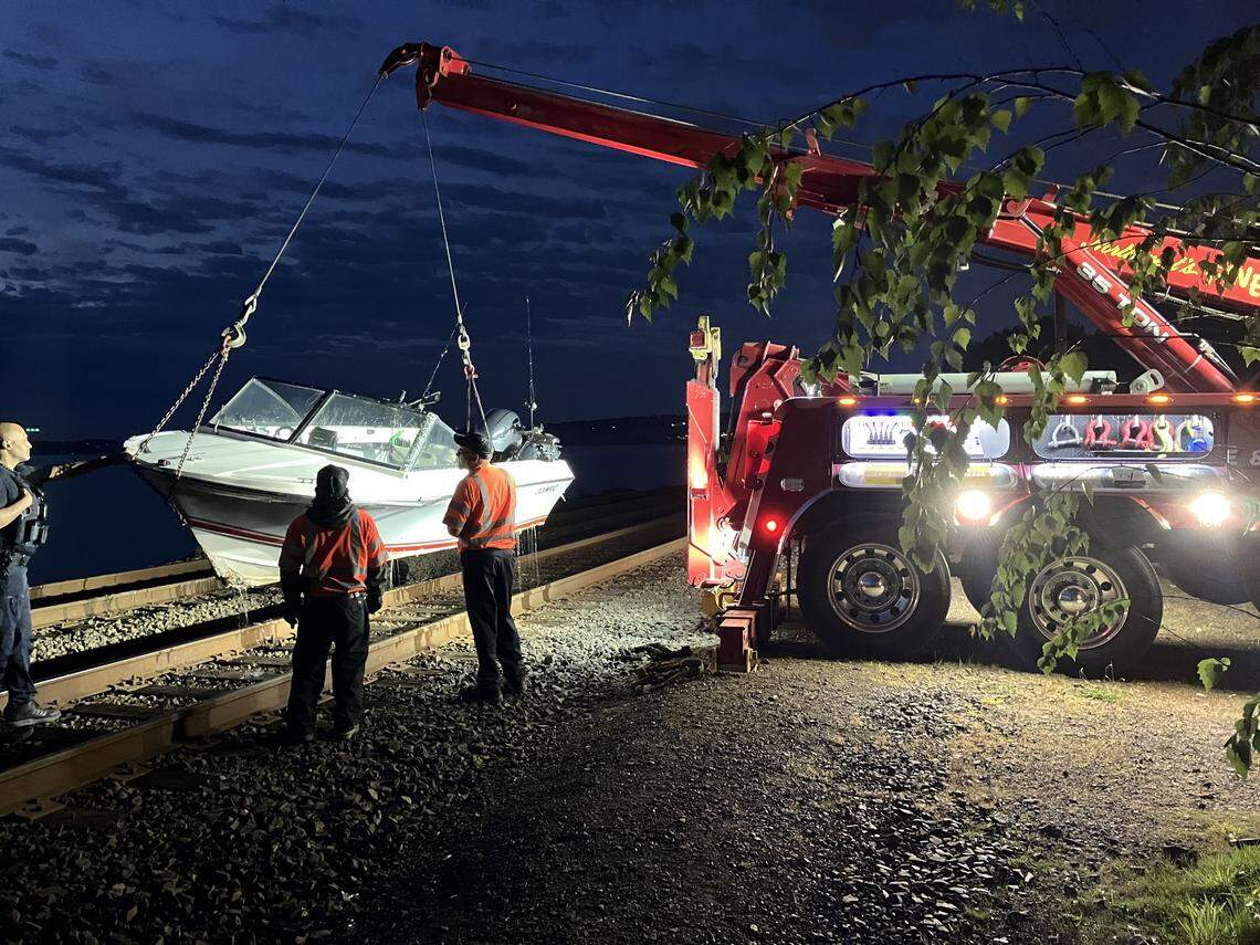 Boater who nearly hit 2 ferries before running aground near Steilacoom ...