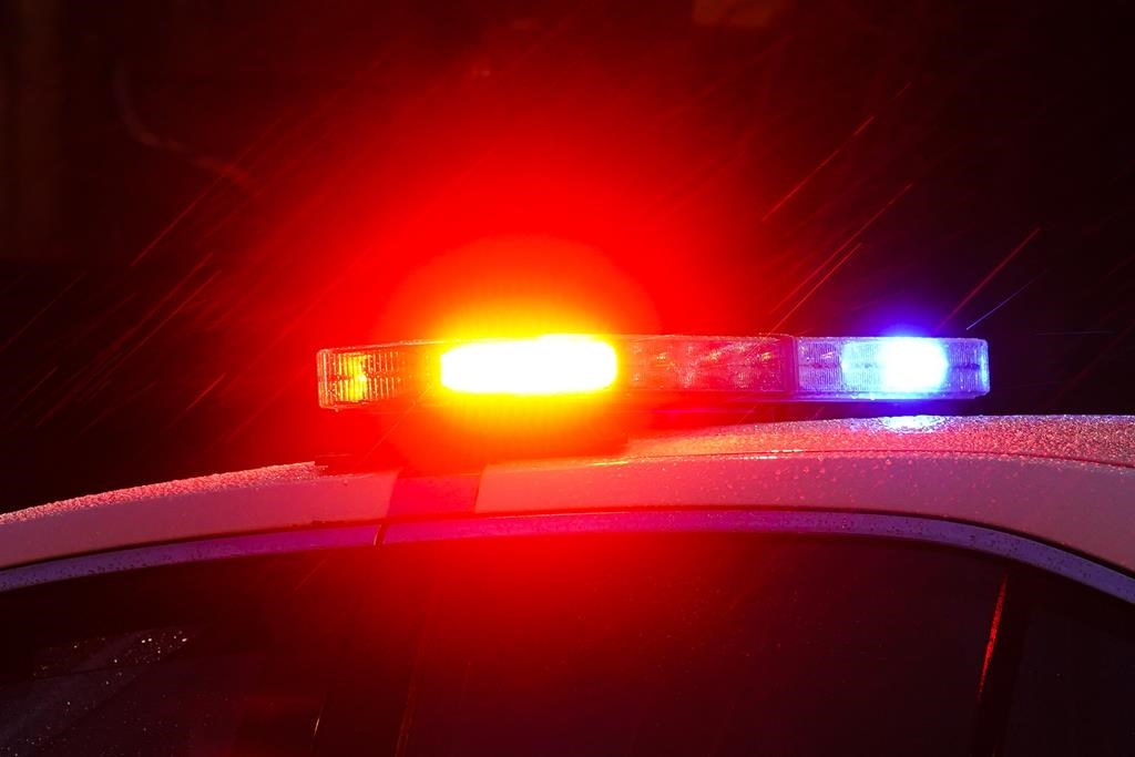 2 tow truck drivers charged after crash at active police scene