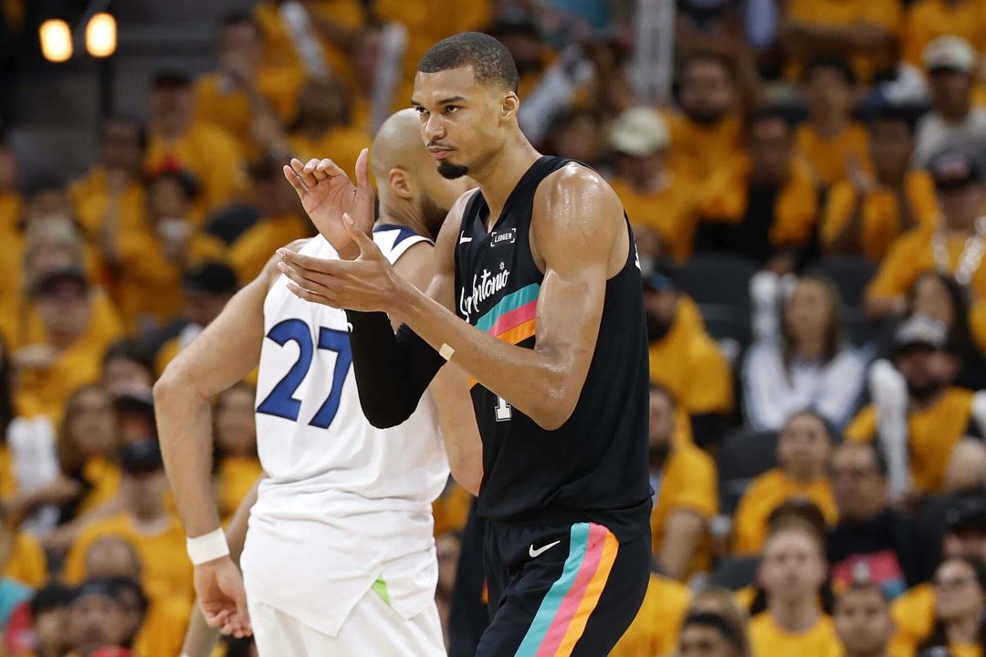 'Ridiculous': Spurs fans slam 'corporate greed' amid playoff streaming