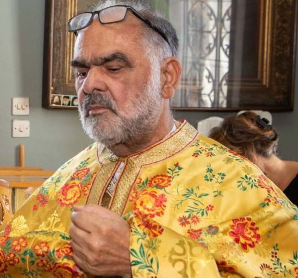 Πέθανε ο μαχητικός παπα-Τσάκαλος – Η ανάρτηση του γιου του
