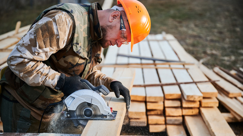 Safety tips to know before using a circular saw