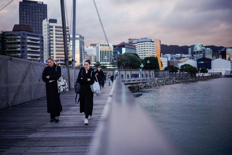New Zealand jobless rate falls to 5.3% in Q1, labour market remains slack