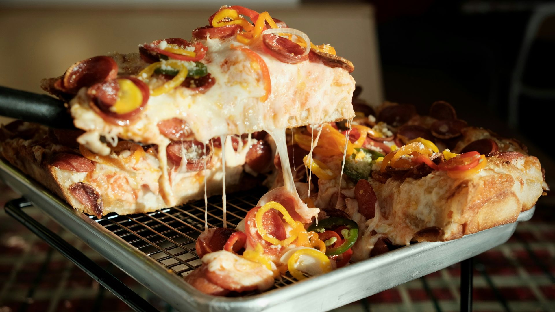 20 tourist foods locals rarely order