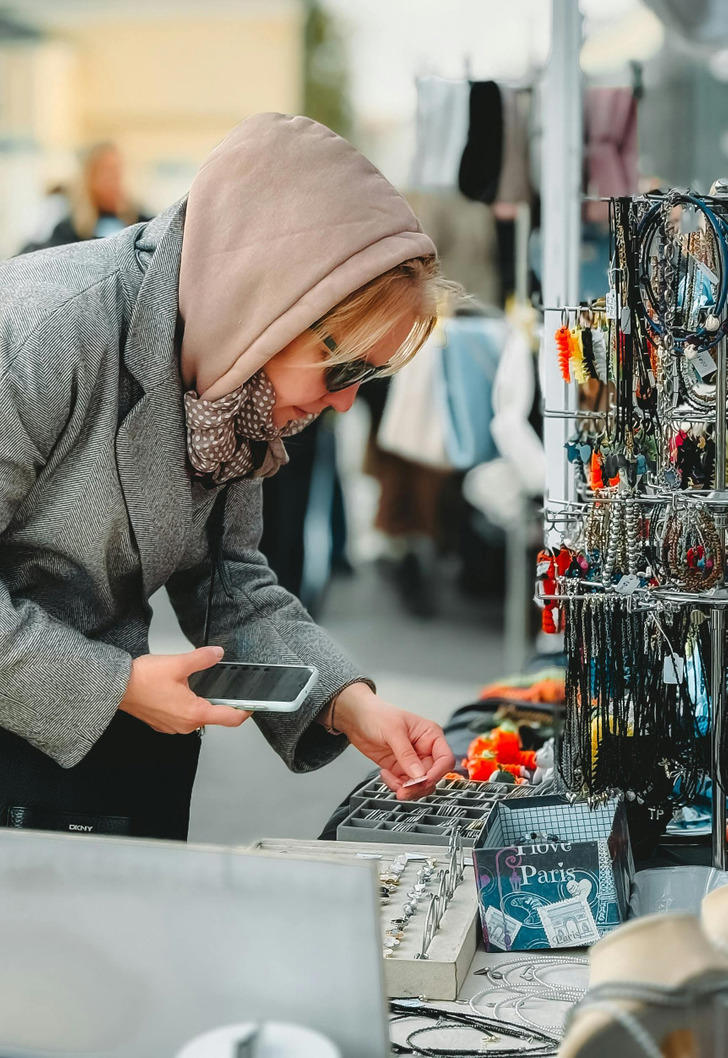 12 people who went to a flea market or antique shop for some old junk ...