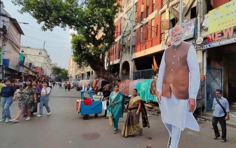 Amid unease, hawkers in New Market down shutters, switch sides before ...