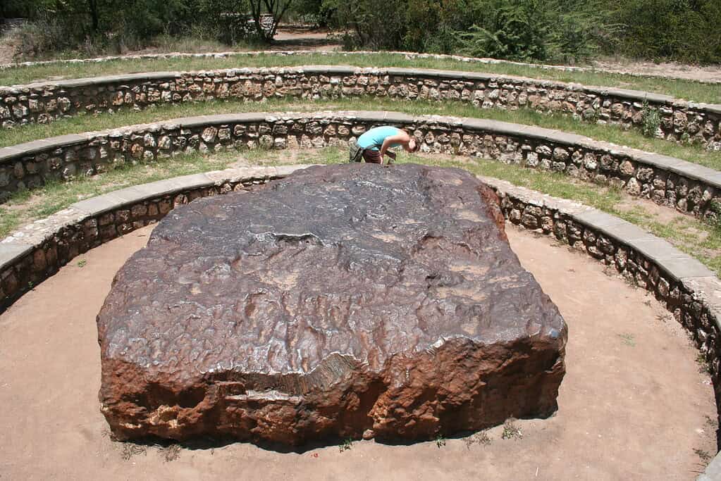 Why largest meteorite found on Earth has no crater around it