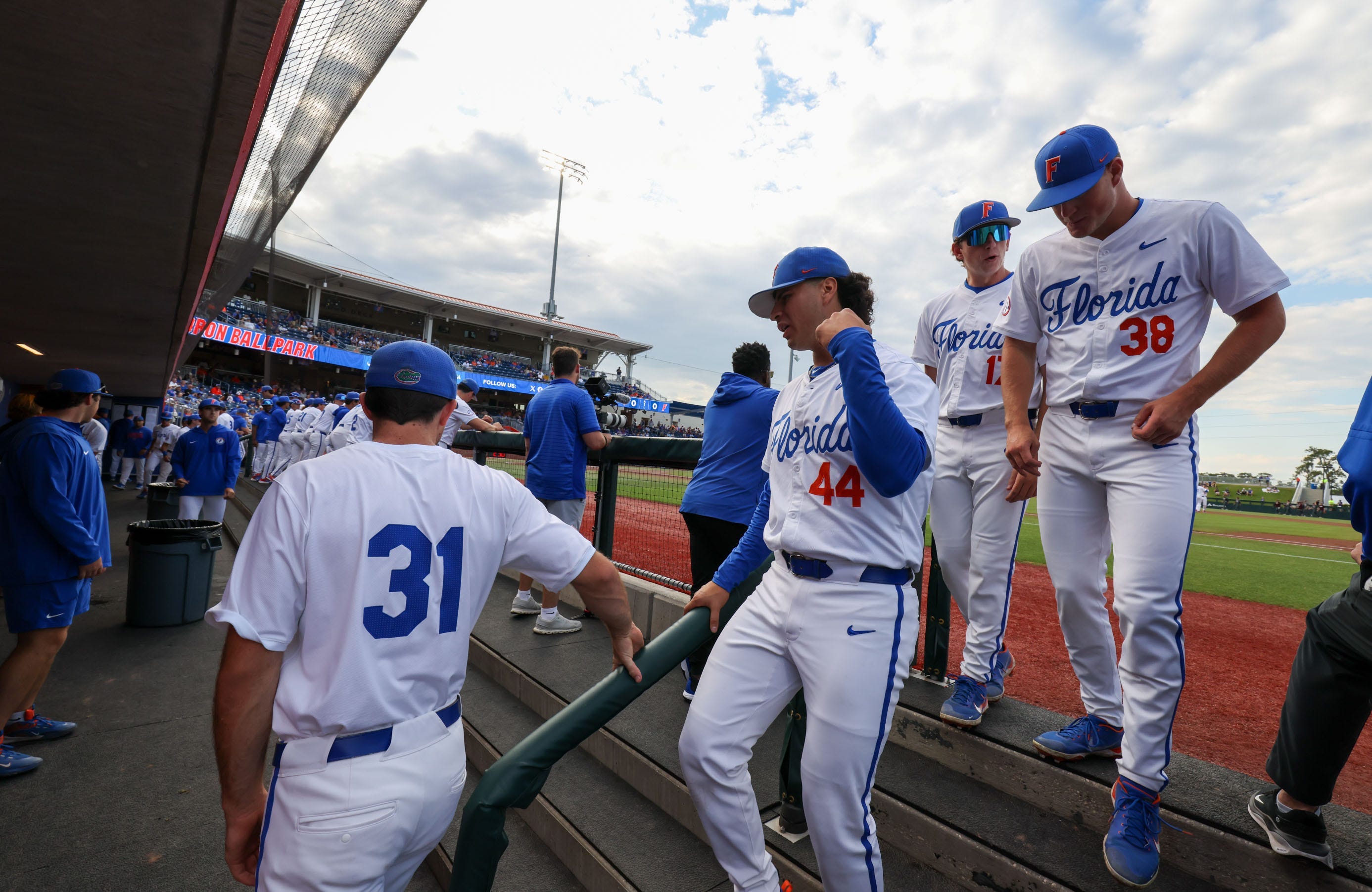 Florida moves up Baseball Coaches Poll after sweeping LSU on the road