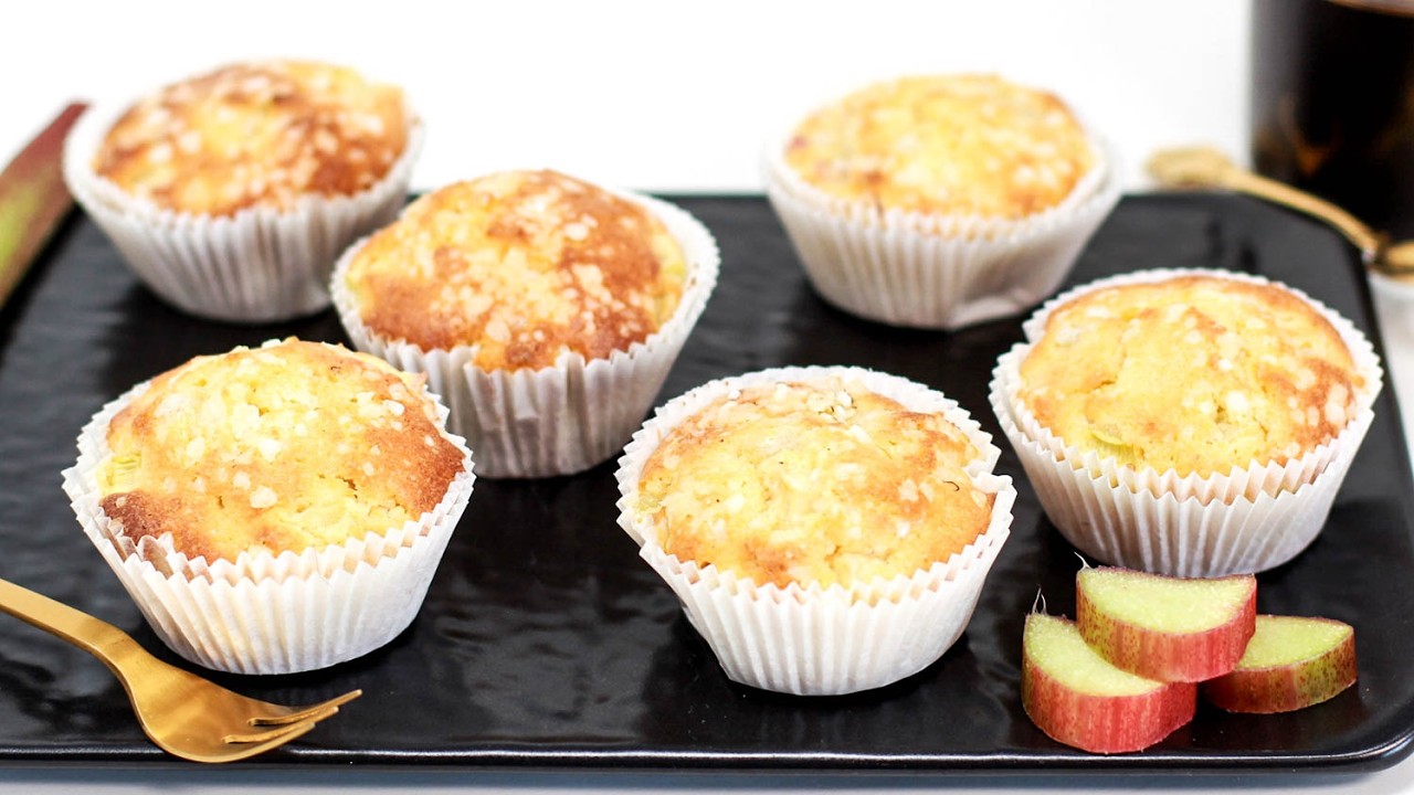 Rhabarber-Vanille-Muffins – saftig, fruchtig & herrlich einfach