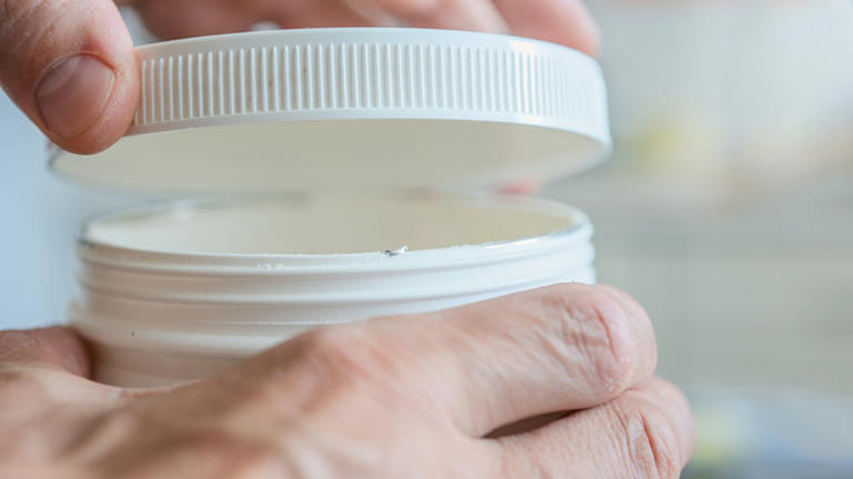 Turn a plastic lid into a clever kitchen utensil storage solution