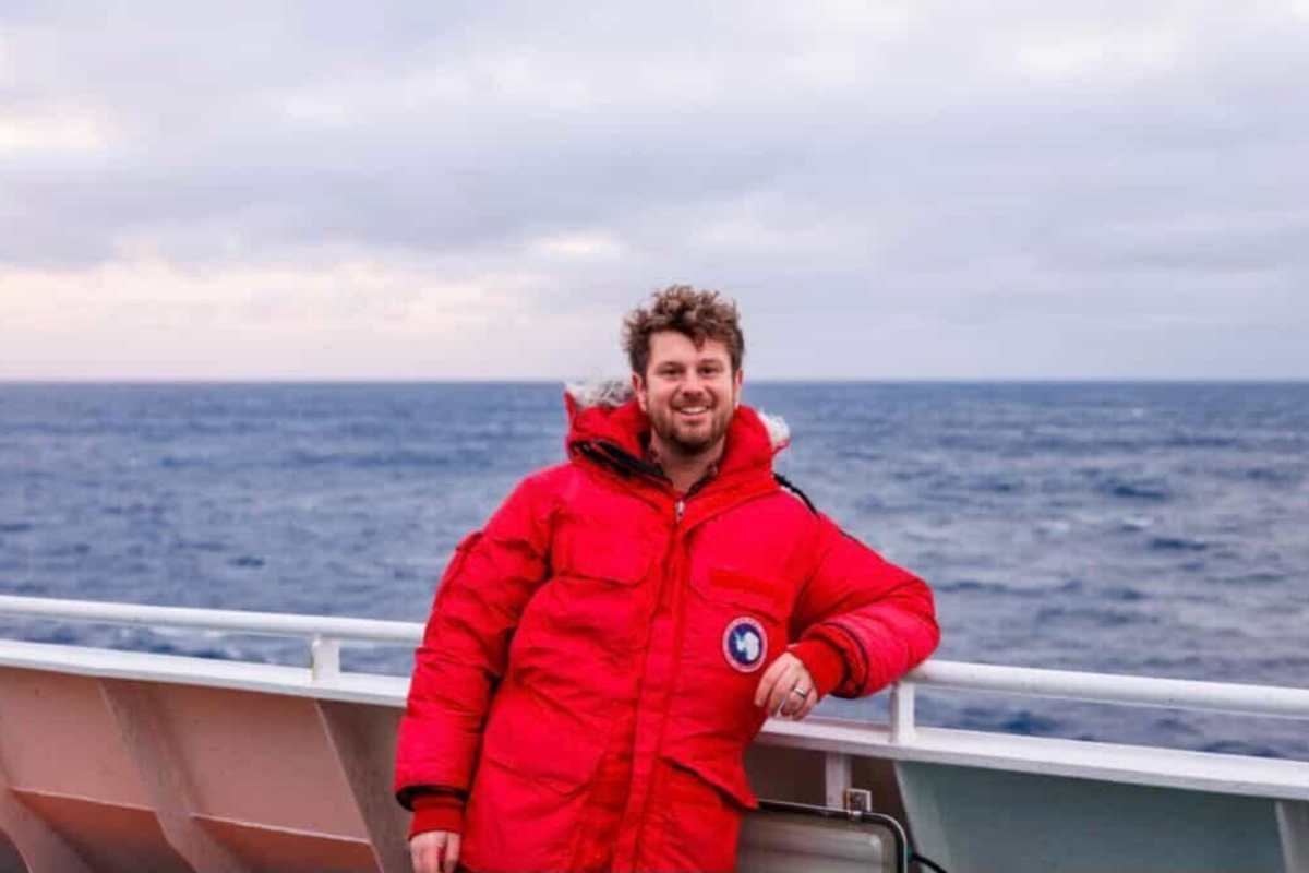 US travel blogger comes to defense of hantavirus-struck cruise ship