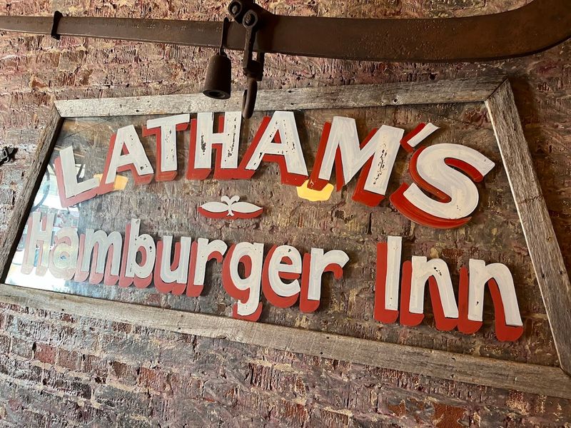 The best historic cheeseburger in Mississippi is found inside this tiny ...